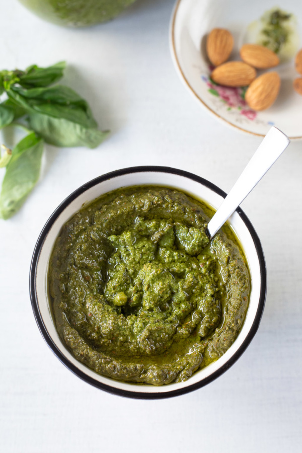 The Blurry Lime | VEGAN PESTO
