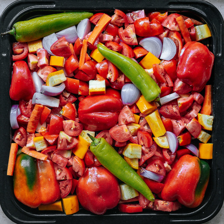 The Blurry Lime | ROASTED TOMATO & VEGETABLE PASTA SAUCE