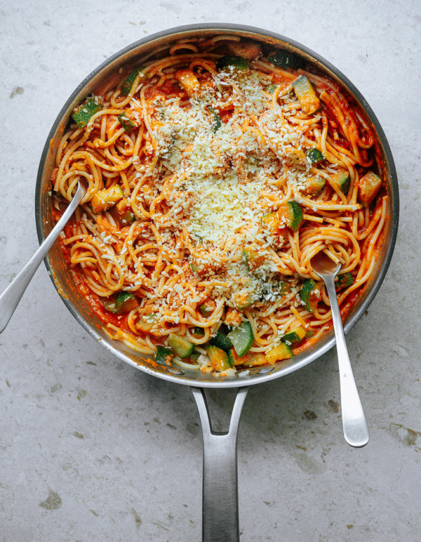 The Blurry Lime | ROASTED TOMATO & VEGETABLE PASTA SAUCE